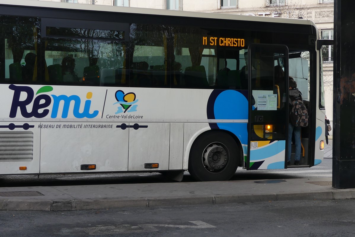 Info Tours | Neige et froid : circulation quasi normale des cars Rémi ...