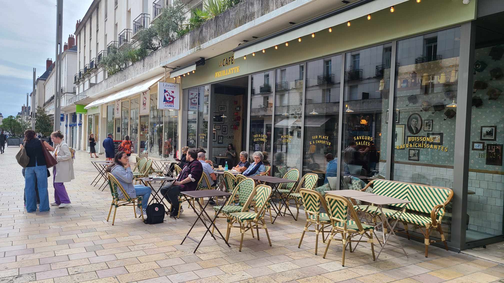 Info Tours | On a testé le 1er Café Feuillette de France installé Rue ...